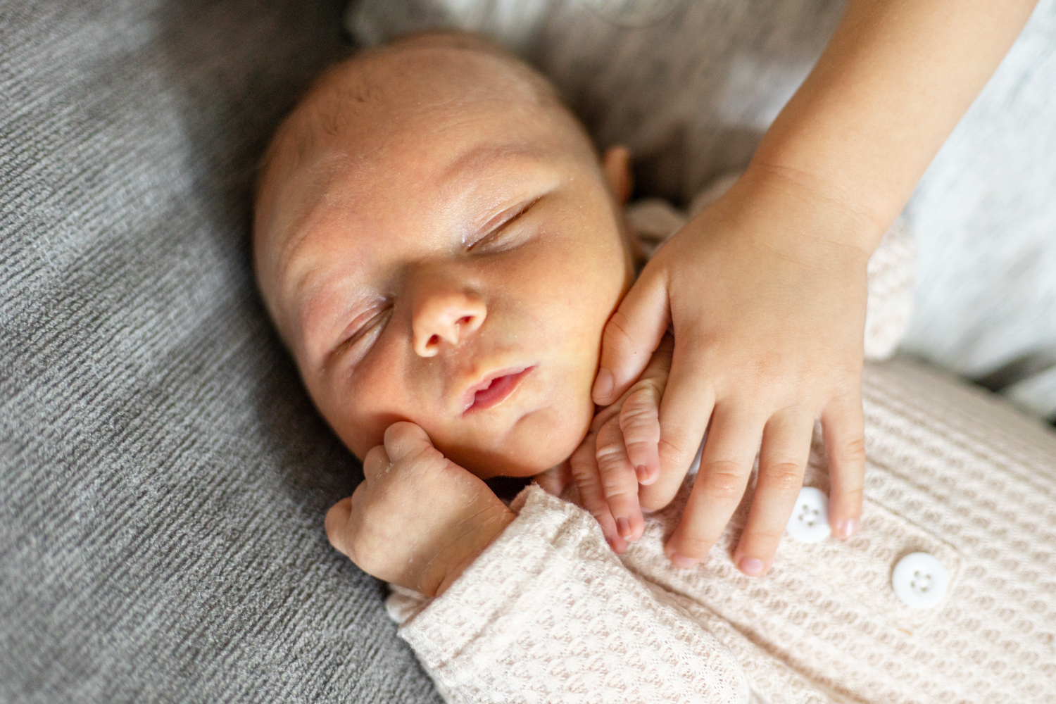 In Home Newborn Session | Kyle + Erica | Baby Lucas | cq-photography.com